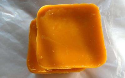 China Food Grade Beeswax 1 LB Block 1 Pound Beeswax Bars Triple Filtered Pure Beeswax Bars for sale
