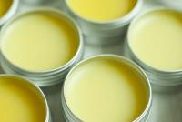 China Cosmetic Grade Beeswax Homemade Beeswax Lip Balm for sale