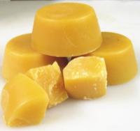 China 1 Ounce Small Beeswax Bars For Lip Balm Lotion Making for sale