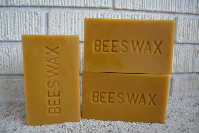 China Natural Yellow Honey Aroma Beeswax 1 LB Block For Making Candles for sale