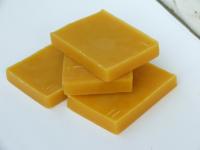 China 44LB 1LB Locally Sourced Beeswax For Agriculture Animal Husbandry for sale