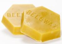 China GMP Antibacterial Lip Balm Cosmetic Grade Beeswax For DIY Skin Care Products for sale