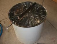 China Food Grade 6 8 12 24 Frame Bee Honey Extractor 67cm To 98cm Honey Spinner Extractor for sale