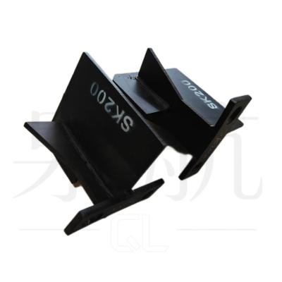 China Excavator Mud Scraper Plate Wear Resistant Alloy Steel For Kobelco SK200 Series Excavator Chassis Mud Guard for sale