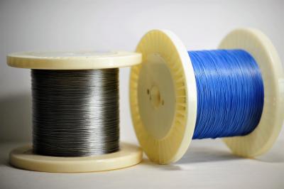 China Blue 304 Stainless Steel Conductive Wire - 12μm to 14μm Diameter with 4Ω to 61Ω Resistance for Static Elimination for sale