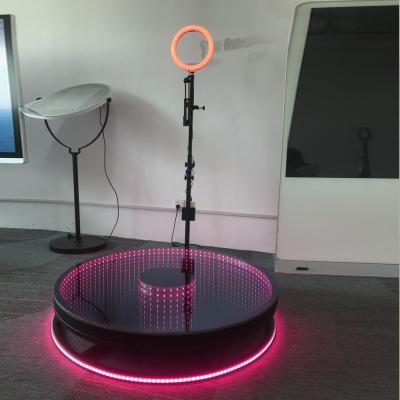 China 27 Inch 32 Inch LED 360 Photo Booth Automatic Spin Portable For Nightclub for sale