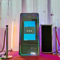 China Event Wedding Magic Mirror Photobooth Selfie Kiosk 65 inch black Color for sale