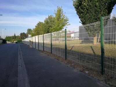 China Green 3d V Bending Curved Welded Wire Mesh Fence Panel Hot Galvanized for sale