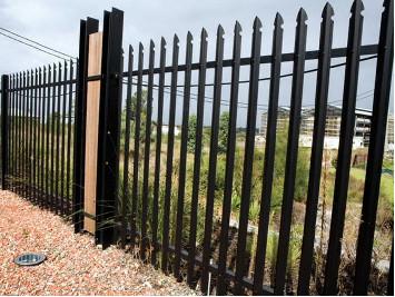 China Stainless Steel W Section Palisade Fencing Hot Dipped Galvanized European for sale