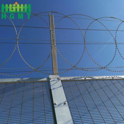 China Customized Various Colors Powder Ccoating Heavy Duty Airport Security Fence Panel for sale