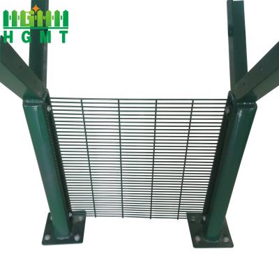 China Customized Various Colors Powdwr Ccoating Heavy Duty Airport 358 Security Fence Panel for sale