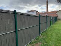 China Factory Galvanized Powder Coated 3D Curved Wire Mesh Fence Panel for Garden Fence for sale
