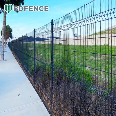 China Outdoor Home Decorative 3D Curved Garden Fence Welded Wire Mesh Security Metal Frame Farm Sports Chemical Pressure Treated Wood for sale