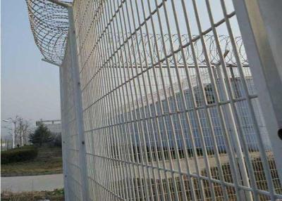 China Buckle Post 2.5M Anti Climb Security Fencing Highway Prison Mesh 358 for sale