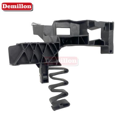 China 4KD805607 4KD805608 Demillon Auto Parts Body System Headlight Reflector Bracket Mounting for Audi for sale