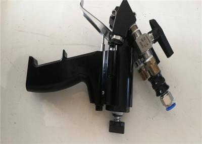China Cold Storage 2-9kg/Min Poly Insulation Spray Foam Gun RongXing for sale