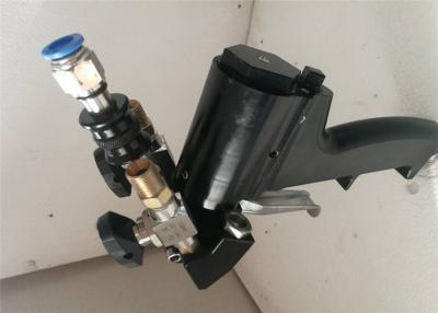 China 2kg Lightweight Polyurea Spray Gun For Polyurethane Continuous Jet Linear for sale
