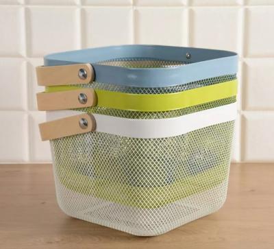 China Sustainable Wire Mesh Storage Baskets With Wood Handle for sale