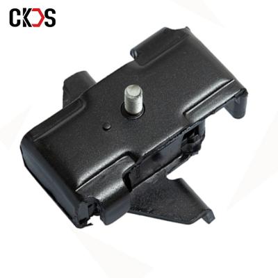 China Auto Engine Cushion Foot Rubber Mounting Japanese Truck Spare Parts for ISUZU 6VD1 UBS D-MAX 8-94375282-5 8943752825 for sale