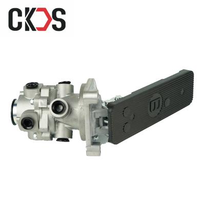 China Mitsubishi Fuso Brake Master Cylinder Foot Brake Valve with 6 Months Warranty OEM Size for Air Brake System for sale