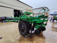 China Cassava Planter Machine for Africa with 2 Rows Planting Chop Length 19cm for sale