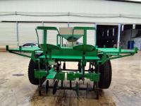 China Cassava Planter Machine for Africa with 2 Rows Planting Chop Length 19cm for sale