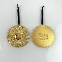 China Custom Shiny Gold Beatles Ornament Sandblasted Zinc Alloy 0.5 Inch Ribbon Velvet Box for sale