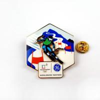 China Custom UV Printing Spinning Pin Badge Zinc Alloy Polished Finish 1000 MOQ for sale