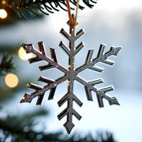 China Custom Zinc Alloy Snowflake Ornament 3D Die Struck Design for Business Promotion Gifts for sale