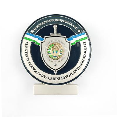 China Custom 25mm Soft Enamel School Souvenir Badge with 50mm Keyring and Clamp for sale