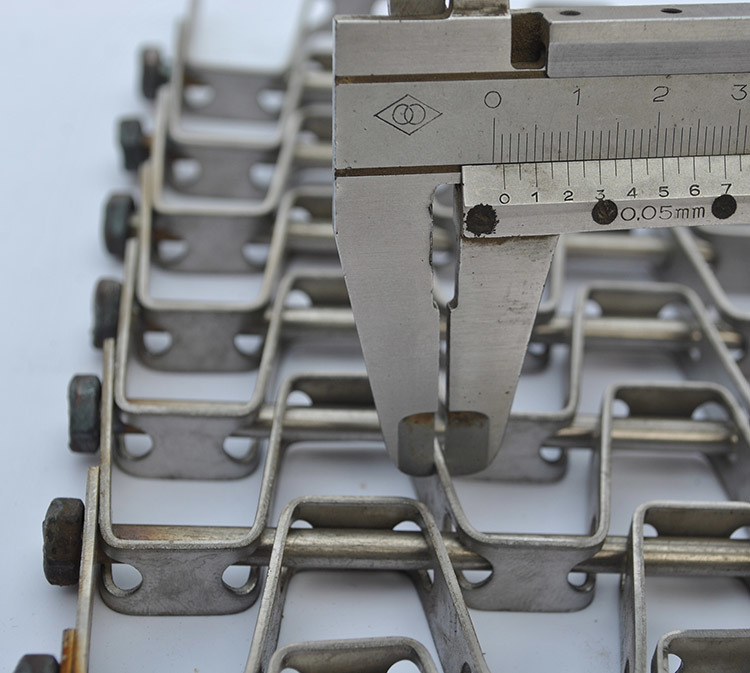 latest company news about A Great Wall Mesh Belt (Horseshoe Chain) that does not require tedious maintenance 0