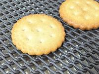 China Baking Chain Mesh Conveyor Belt 50KG 100KG Load Flat Wire Conveyor Belt for sale