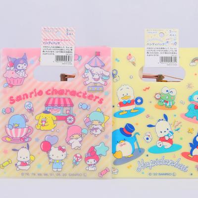 China Customizable Lightweight Die Cut Handle Plastic Bags 25x35cm Eco Friendly Material for sale