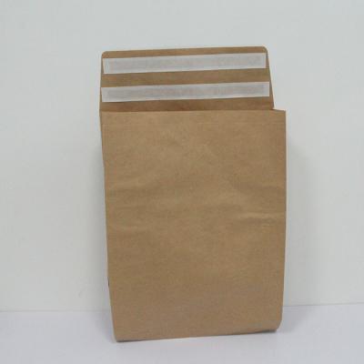 China Custom Sharp Edge Paper Bags 20x30cm Eco Friendly Reinforced Base & Handles for sale