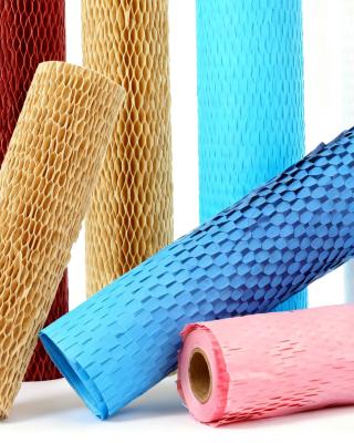 China 80G-120G Single-Layer Embossed Honeycomb Paper Roll Made from 100% Kraft Paper with 70gsm - 100gsm Weight for Eco-Friendly Packaging for sale