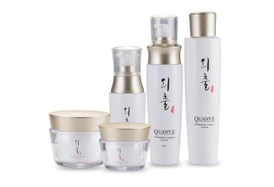 China Round PET Airless Pump Cosmetic Bottles 50ml Capacity - Custom Colors & OEM Services Available for sale
