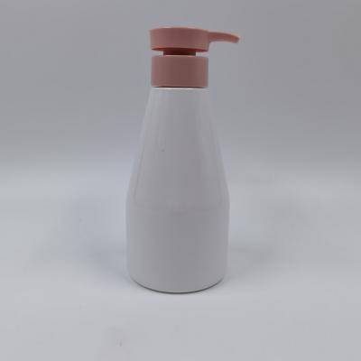 China 320ml PET Plastic Cosmetic Bottle with Pink Lotion Pump Shampoo Container for sale