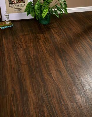 China 150mm 3ft Lvt Click Lock Flooring Non Slip Semi Matt Surface for sale