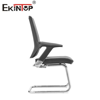 China Black Leather Office Chair With Modern Style Armrests And Customizable for sale