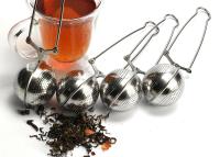 China LFGB / FDA Standard 5.0cm Fine Etching Holes Tea Ball Infuser With Snap Handle for sale