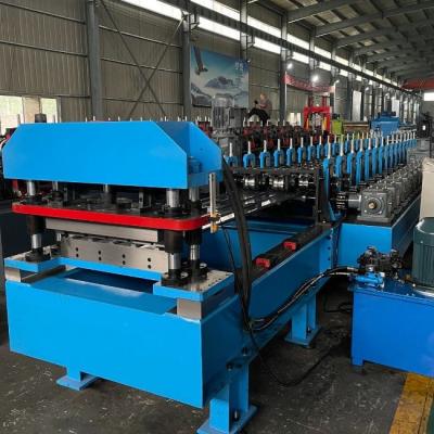 China PLC Controlled Roll Former Machine for Roofing & Wall Cladding - 0.3-0.8mm Thickness, 10-15m/min Speed, 220V for sale