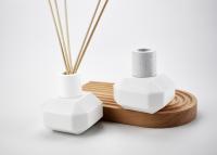 China 100ml custom glass diffuser bottle with wooden screw cap for luxury products, professional glass aroma bottles factory for sale