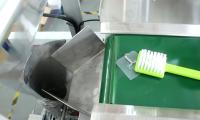 China Automatic Belt Type Kitchen And Bathroom Accessories Vertical Plastic Parts Packaging Machine for sale