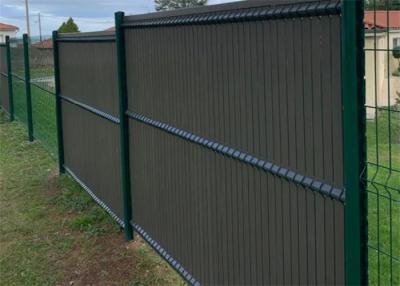 China Outdoor Decorative 3D Panel Welded Wire Mesh Fence Privacy Garden Fence with Plastic PVC UV Slat for sale