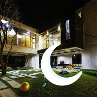 China LED Moon Shaped Swing Garden Decorative Lights 16 Colors Changing for sale