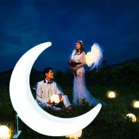 China PE Material Pool Glow Lights Outdoor Crescent Moon Shaped For Valentine'S Day Theme Decoration for sale