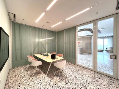 China 10mm Thickness Movable Glass Partition Walls with Aluminum Frame - Soundproof Office Dividers Customizable Height for sale