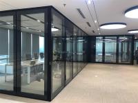 China 10mm Thickness Movable Glass Partition Walls - Customizable Office Dividers with Aluminum Frame for sale