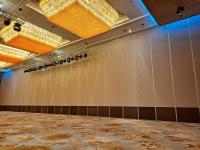 China Foldable Soundproof Retractable Wall Dividers 2000-6000mm Height with 6063-T6 Aluminum Alloy Frame for sale