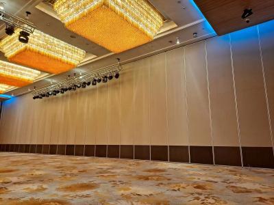China Foldable Soundproof Retractable Wall Dividers 2000-6000mm Height with 6063-T6 Aluminum Alloy Frame for sale